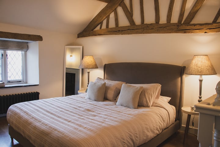 Little Lilac Cottage - One Bed With A Log Burner - Castleton