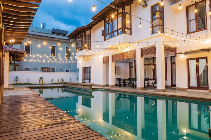 Massive Villa For Groups Private Pool/ktv/30pax,kl - Kuala Lumpur