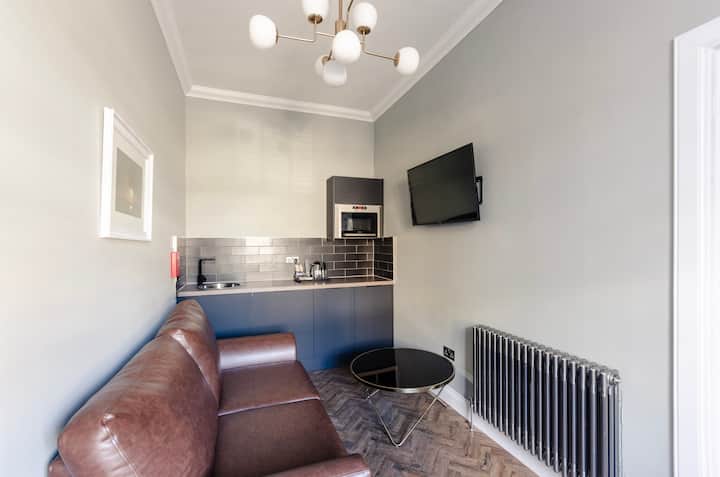 Ground Floor King Suite - Motherwell