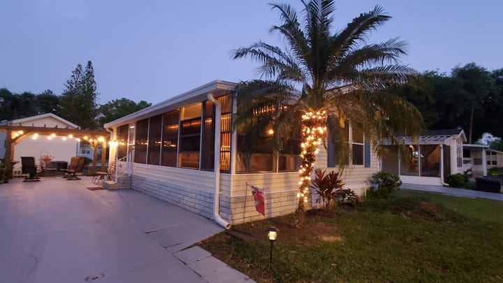 Getaway Cottage Near Disney - The Land, Orlando