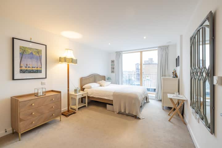Modern, Light, Warm 1-bd, Great Views, Sleeps 3 - Central London