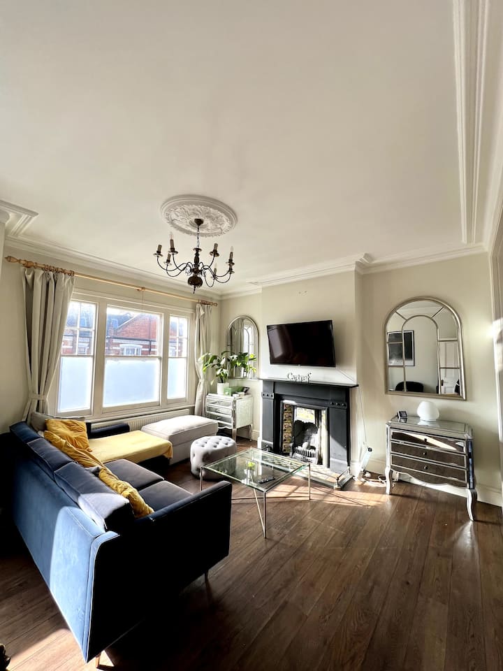 Extra Spacious 3 Bedroom 2 Bathroom Flat (Huge!) - Victoria Station - London