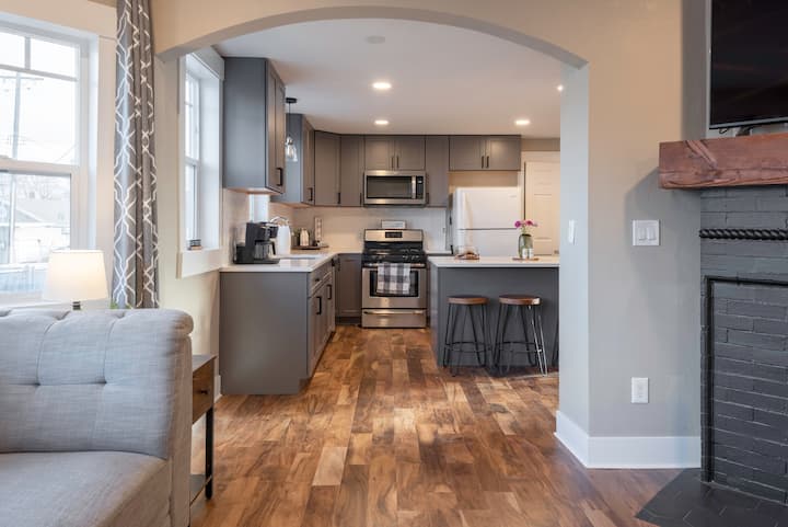 Uptown Split Perfect For Groups - Spokane, WA