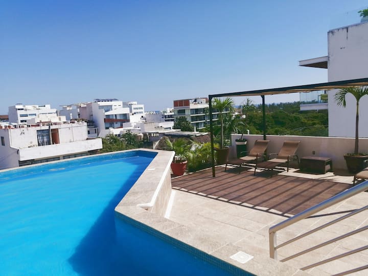 Balcony, Pool, 1/2 Block To 5th Av, Close To Beach - Playa del Carmen