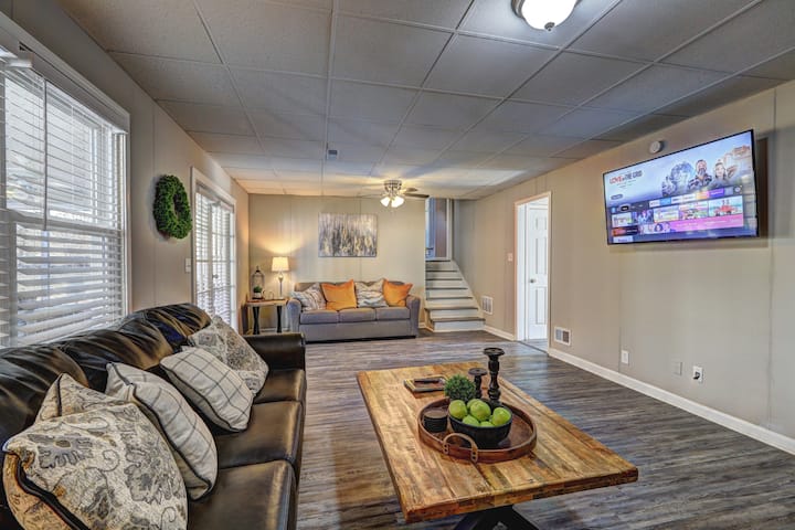 Pet-friendly Home | Games, Fast Wifi & Parking! - Gotham City, Austell