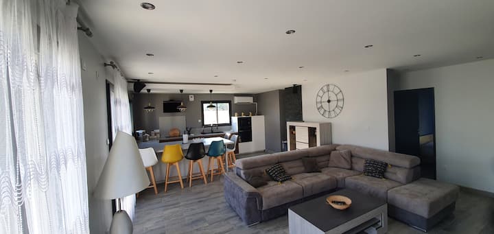 Maison Chaleureuse Avec Piscine - Villette-d'Anthon