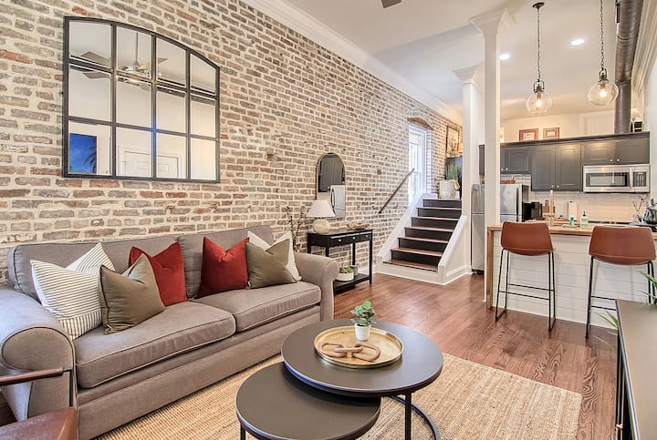 A Charleston Single - King St. Loft - Charleston, SC
