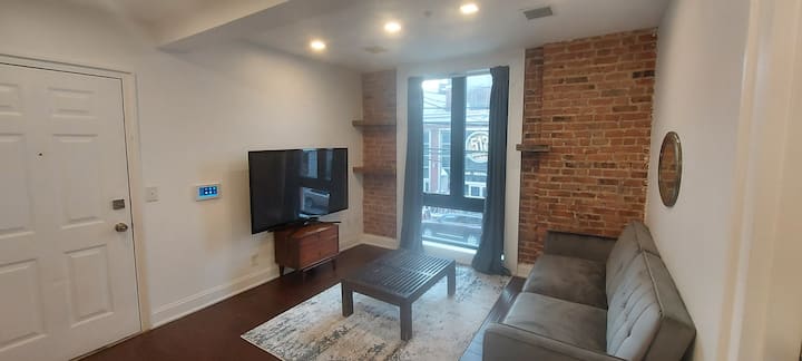 Lovely Sunny Two Bedroom Condo - Manhattan, NY