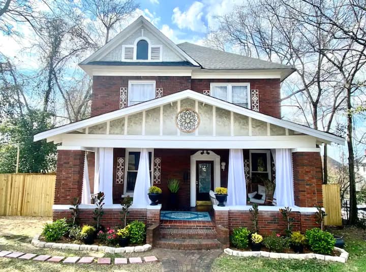 Glenrose: Karaoke Bar ~ Bridal Salon ~ Courtyard - Birmingham, AL