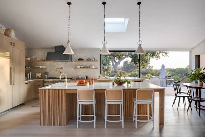 Montecito Designer Estate | Prime Location | Padel - Summerland, CA