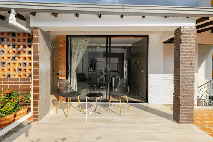 Apartamento Con Terraza Y Aire Acondicionado - Medellín