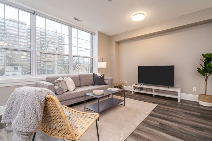 2bedroom|steps To Spencer Smith Park & Art Gallery - Burlington