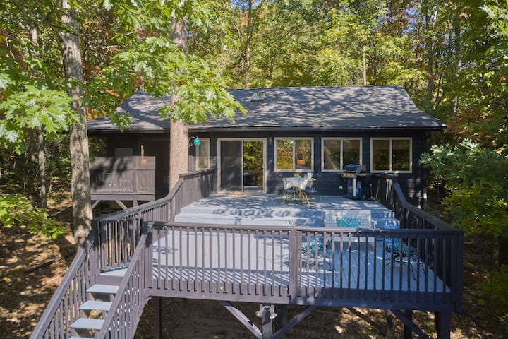 Darlin’ Say ~ Tranquil Lakefront Cabin - Saluda, NC