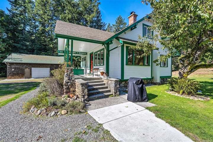 Heritage Cottage At Malahat Farm - Vancouver Island