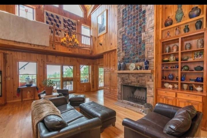 Jewel Of The Woods 5 Bed Wood Cabin Gorgeous Views - Highlands, NC