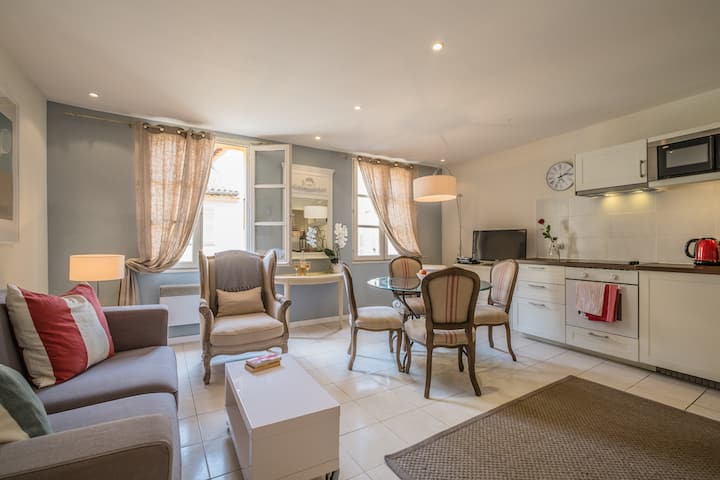 Eve - In The Heart Of The Old Town! 200m To Beach - Nice