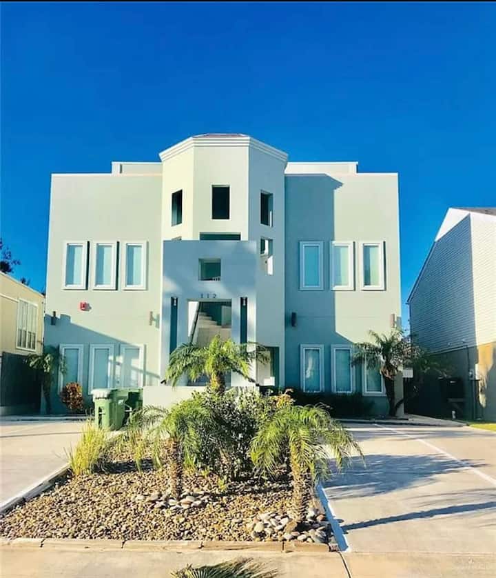Beachside Condo With Beach & Bay View - On The Beach, South Padre Island