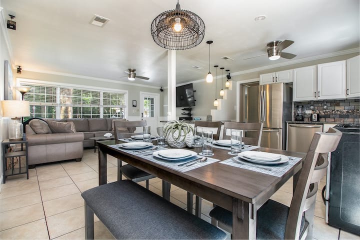 Modern & Peaceful Home - Gainesville, FL
