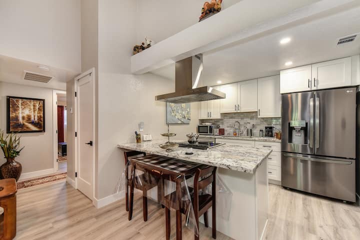 Stunning Ranch Style Home With Modern Touch - Sacramento, CA