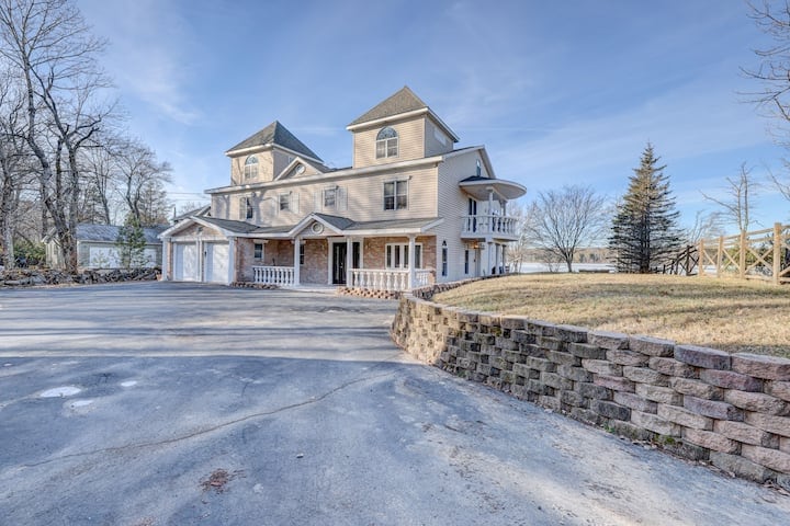 Beautiful Poconos Lakefront 5 bedroom property - Houses for Rent in ...