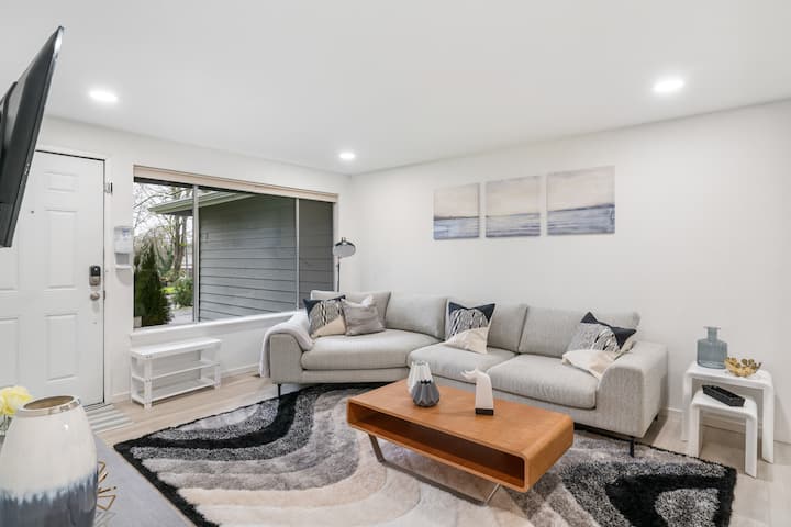 Comfortable Kirkland Home For Family & Remote Work - Kirkland, WA