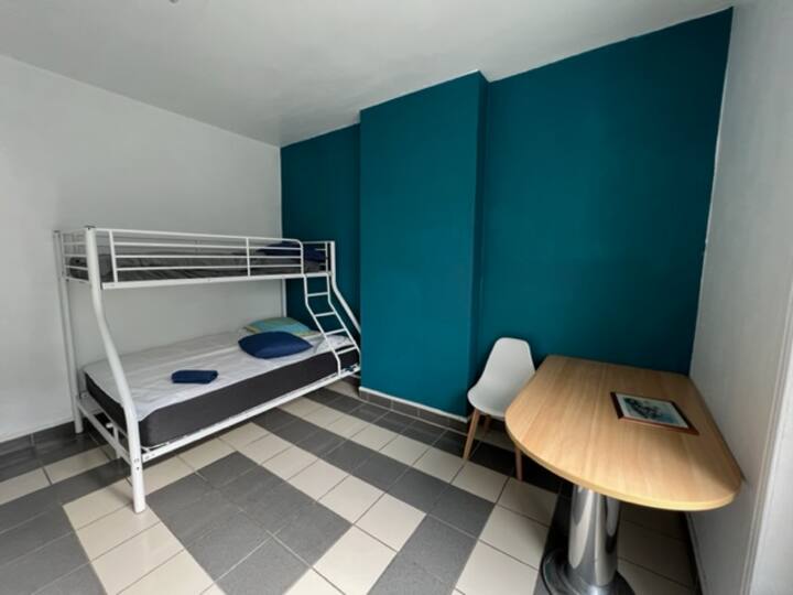 Brest, Charmant Petit Logement. - Brest