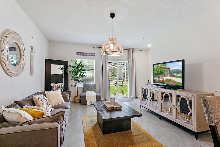 Palm Villa: Pickleball, Playground & Dog Park - Jacksonville, FL