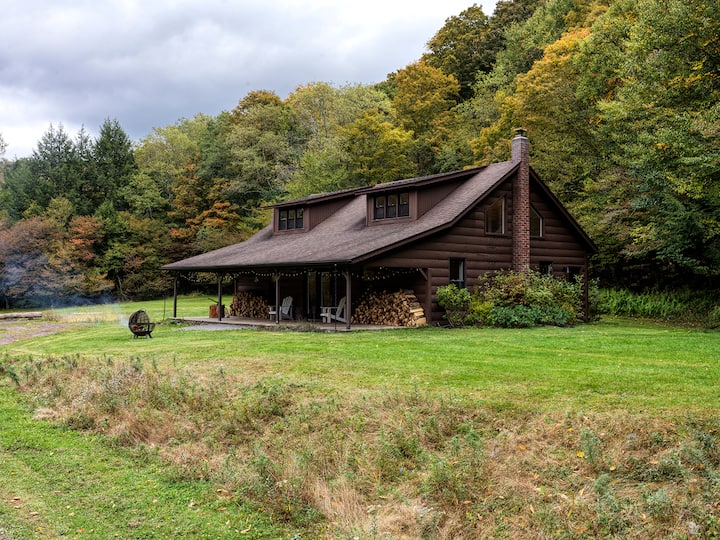 Upscale Retreat Lodge And Cabins - Livingston Manor, NY