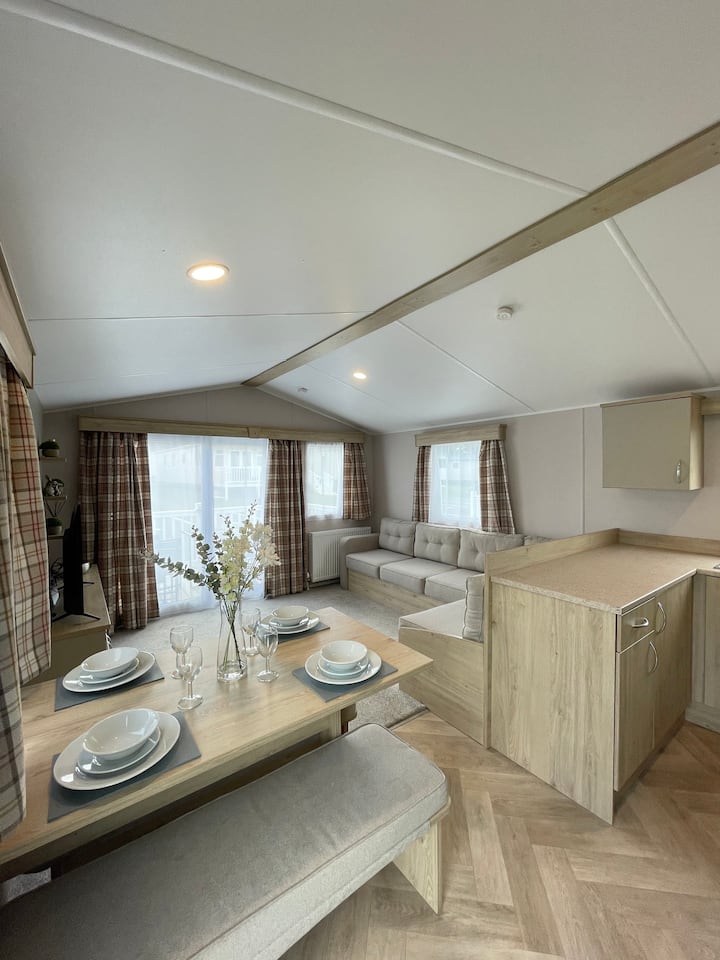 Stunning 8 Berth With Decking & Outdoor Seating - Haddington
