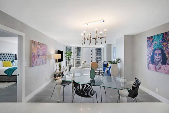 Blue Moon! In The Lap Of Luxury And Brand New! - Miami, FL