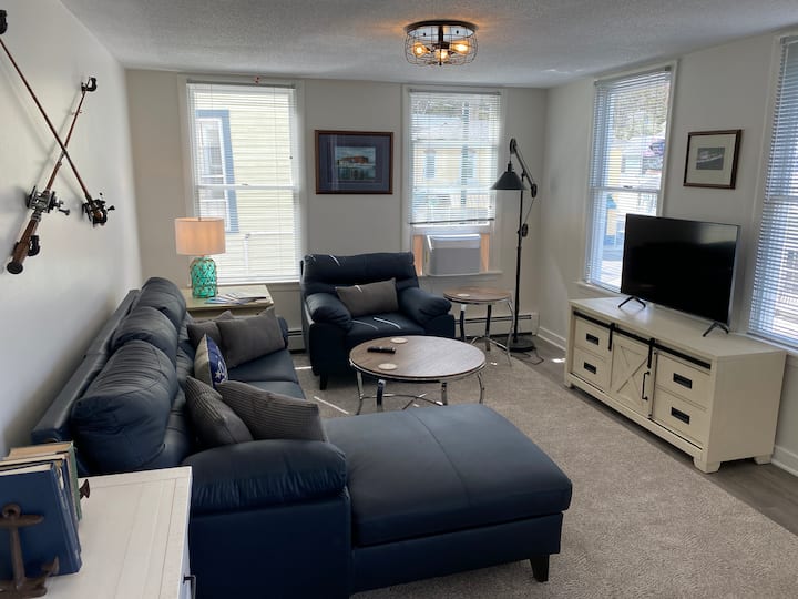 Newly Renovated Apt. In Historic Downtown Mystic! - Mystic, CT