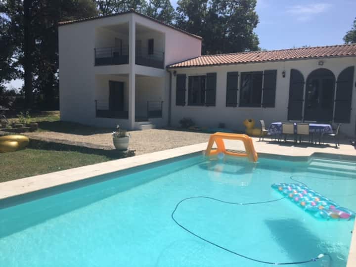 T1 Au Calme Avec Balcon Et Piscine. - Clisson