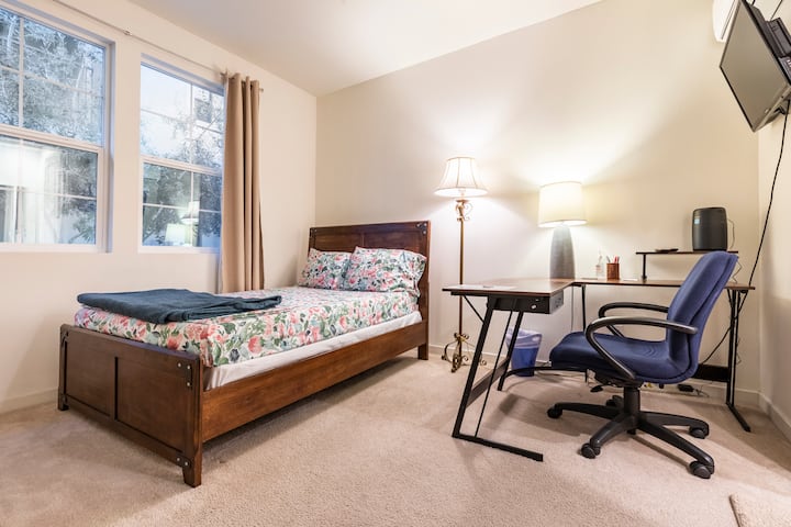 Bedroom Private Bath Central Location - Santa Ana, CA