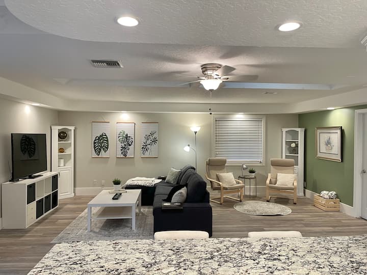 Modern 2 Bedroom Getaway In Prime Equestrian Location - Royal Palm Beach, FL