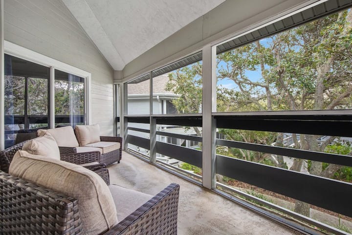 Nsb | Family Fun + Large Patio | Walk To Beach - New Smyrna Beach, FL