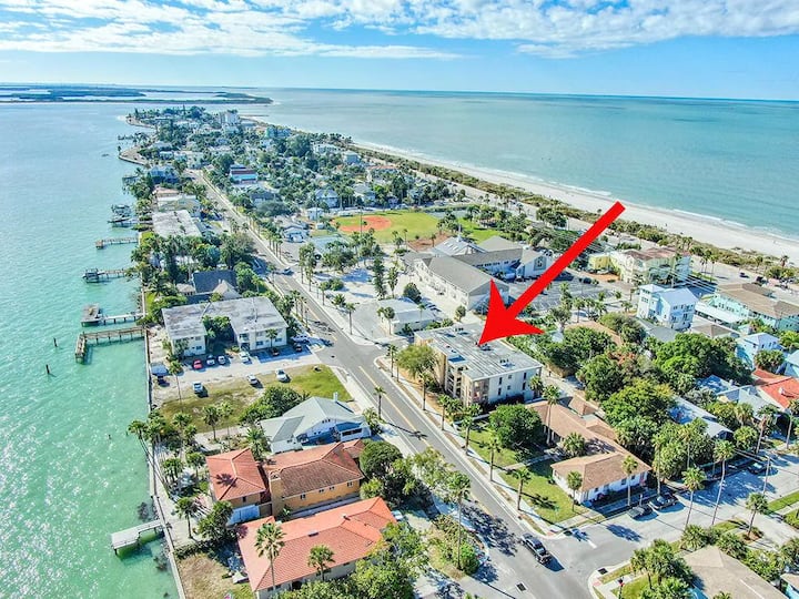 Lovely 2 Bedroom Condo With Beautiful Views - St. Pete Beach, FL