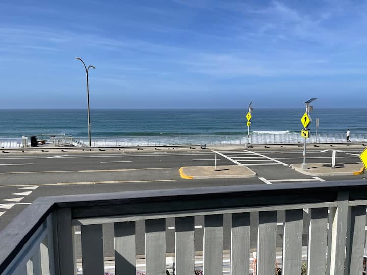 Beachside Condo With 2bd /2 Bath #B - Carlsbad, CA