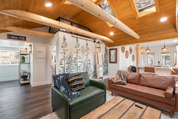 Downtown Pine Lodge W/ Hottub & Bunkhouse - Prescott, AZ