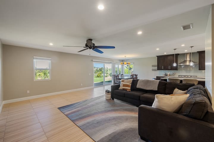 Coastal 4 Bedroom House Near Legoland + Beach - Carlsbad, CA