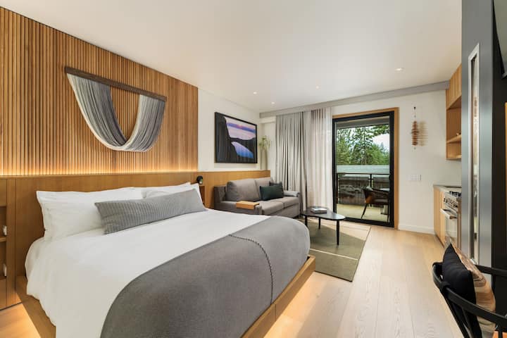 New Luxury Private Hotel Room. Desolation Hotel. - Lake Tahoe