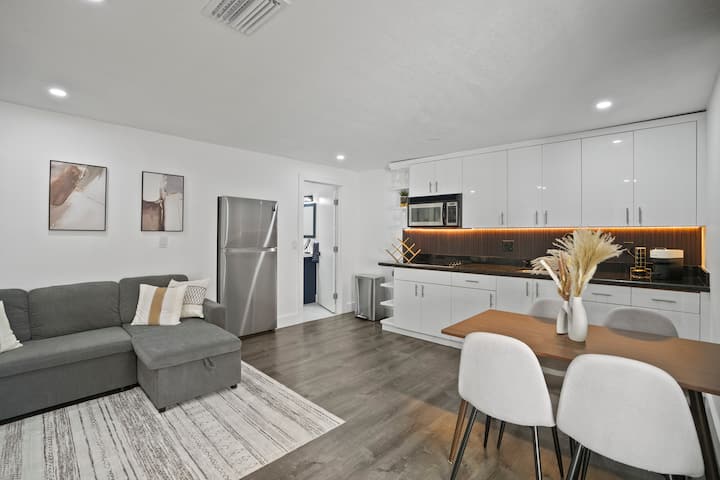 Luxury 1 Bedroom Haven In Kendall | Prime Location - Kendall, FL