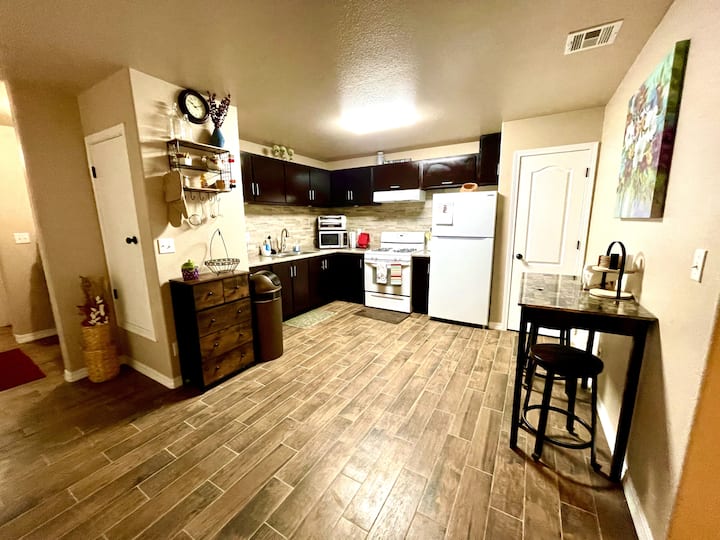 Cozy & Safe Entire 3bed 2bath Centrally Located! - El Paso, TX