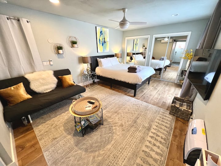 Victory Suite- Private Entrance & Bathroom - Redding, CA