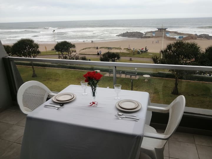 Lovely Sea Facing 6 Sleeper - On The Beach - Amanzimtoti