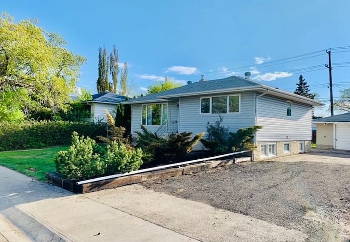 2 Bedroom Main Level Centrally Located - Saint Albert