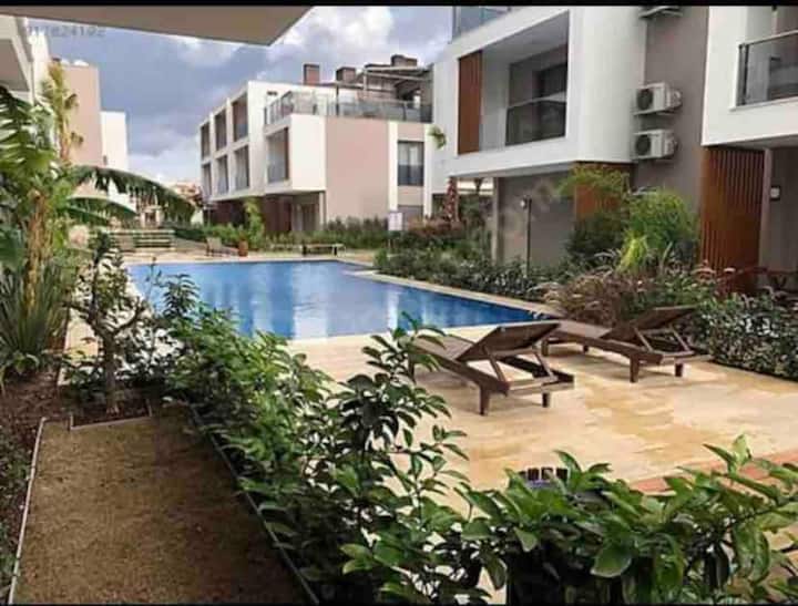 ÇIft Havuzlu Güvenlikli Site 1+1 - Çeşme