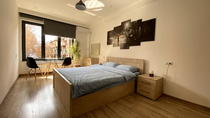 Modern 2 Bedroom Apartment In The Heart Of Yerevan - Ereván