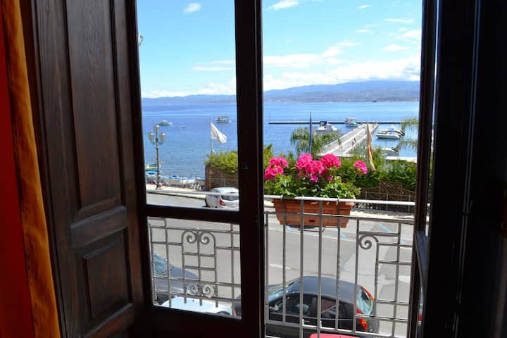 Camera Quadrupla Vista Mare Con Servizio Privato - Milazzo