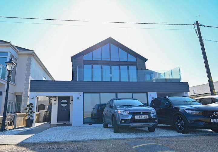 Adorable Beachfront 1 Bedroom Place With Parking - Faversham