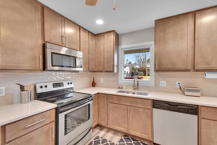 3 Bedroom Home In Quiet Neighborhood - Champaign, IL